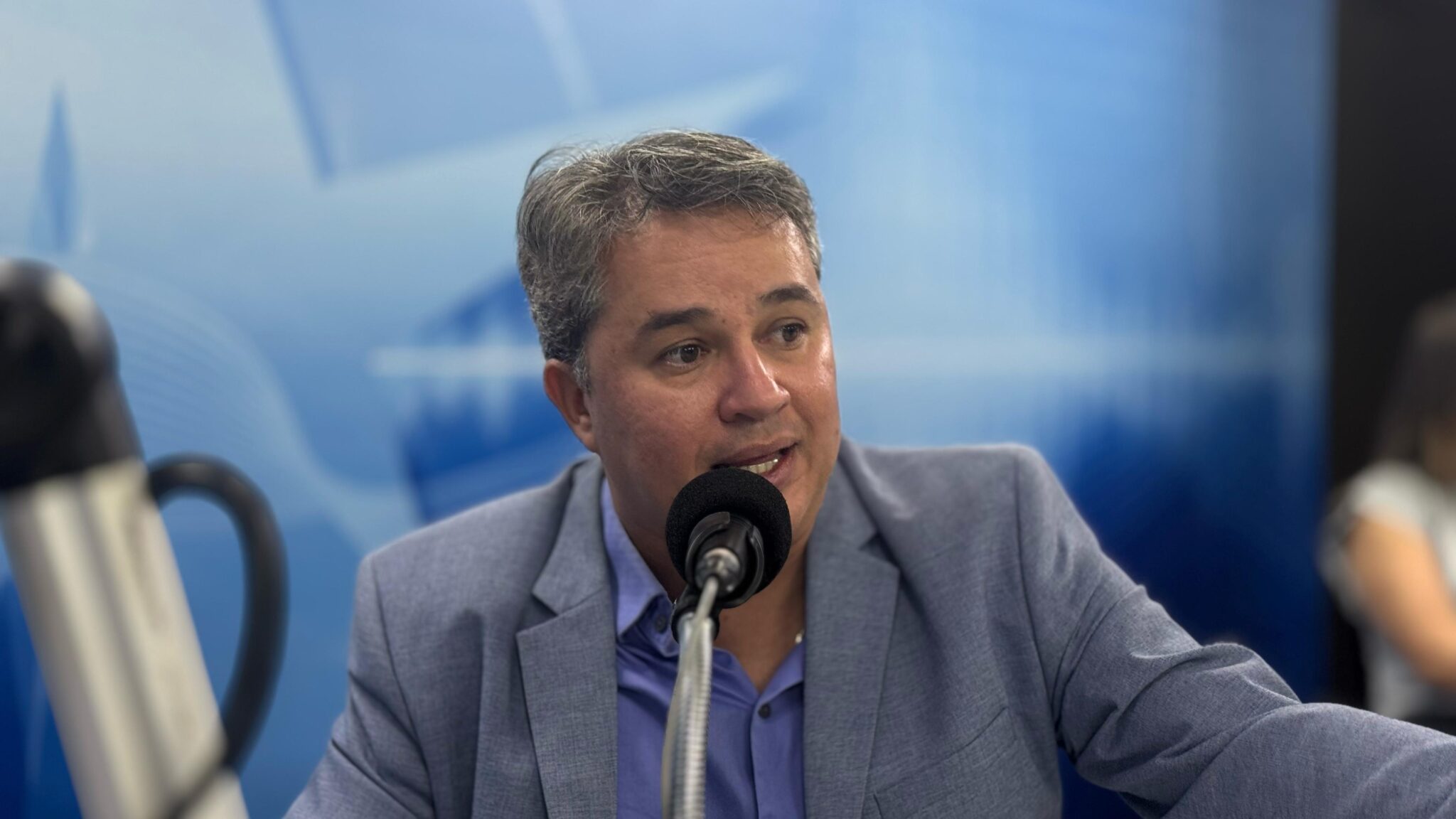 Efraim Filho diz que prisão domiciliar de Bolsonaro é 'censura' e que ...