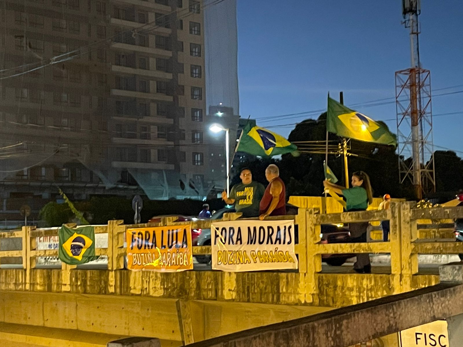 Bolsonaristas pedem "Fora Lula" e "Fora Moraes" com 'buzinaço' em João ...