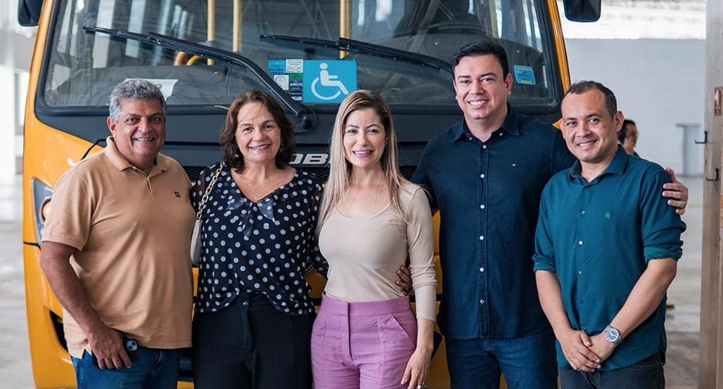 Deputada Danielle do Vale comemora entrega de ônibus escolares para ...